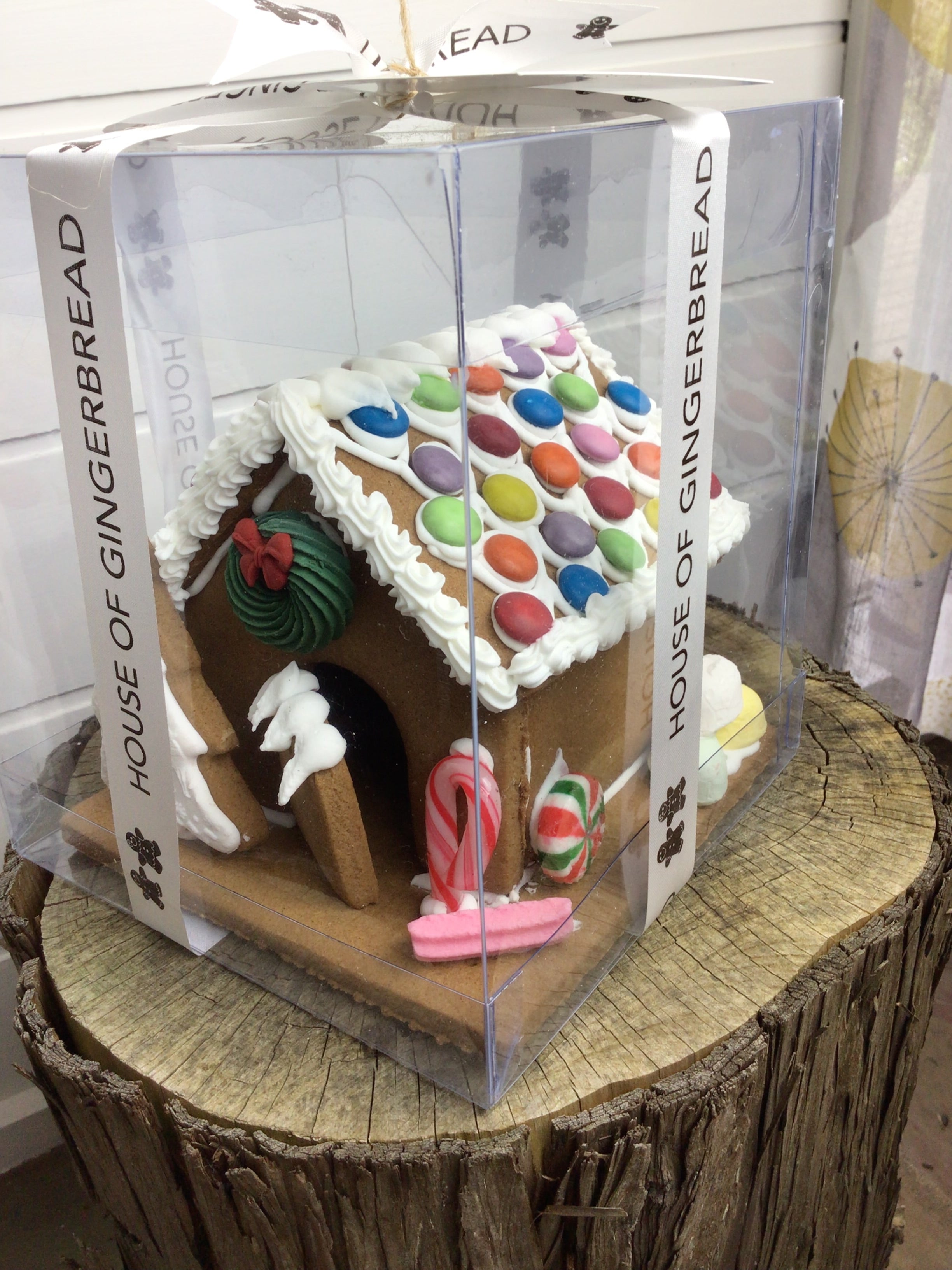 Small house coloured smarties – House of Gingerbread